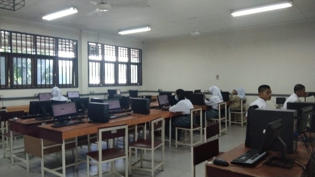 LABORATORIUM KOMPUTER (UNBK) – SMK Negeri 1 Batam